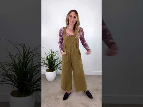 How to Style Overalls, all items Holleygirl.com // Fall Outfit Wear Mom Jumper Capsule Wardrobe