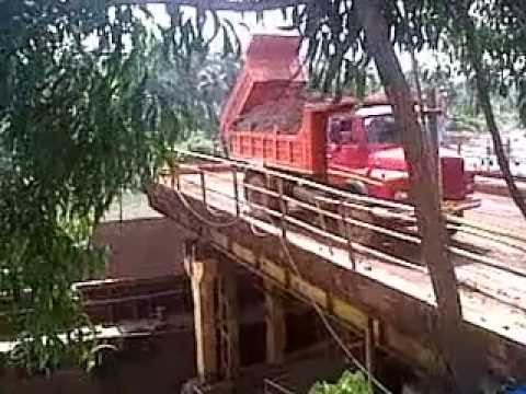 Iron Loading from Jetty into Barges | GOA | Minerals and Ores