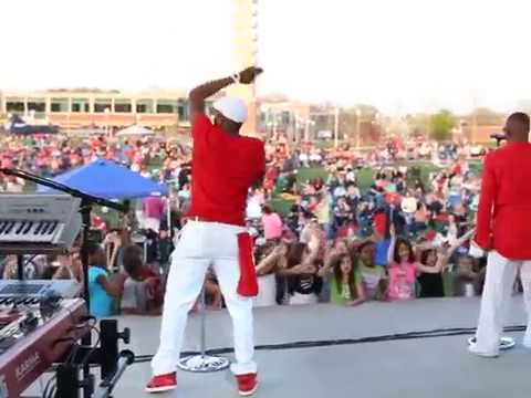 R Style Live in Concert at Stinson Park