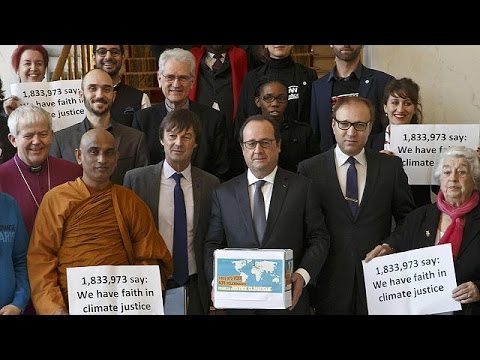 COP21: new draft accord raises hopes of sealing climate deal