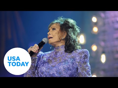 Loretta Lynn, a legendary country singer, dies at 90 | USA TODAY