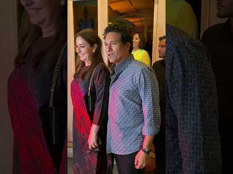 Sachin Tendulkar with wife Anjali seen at Bandra. #sachintendulkar #anjalitendulkar #cricket