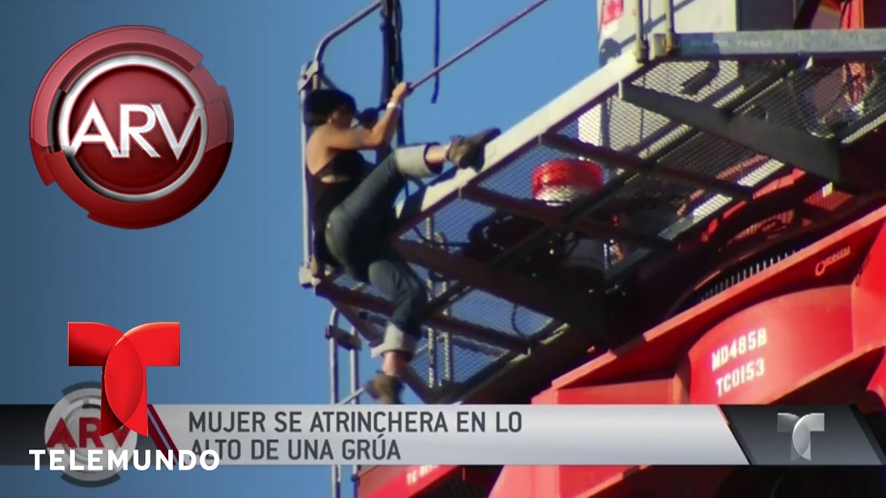 Mujer se atrinchera en una grúa | Al Rojo Vivo | Telemundo
