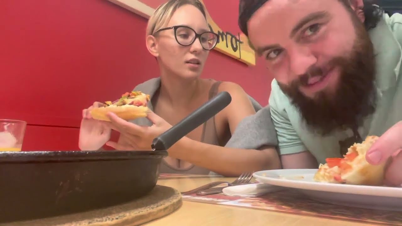 We had the new VEGAN pizza range at Pizza Hut in Ponta Delgada, Portugal 🇵🇹