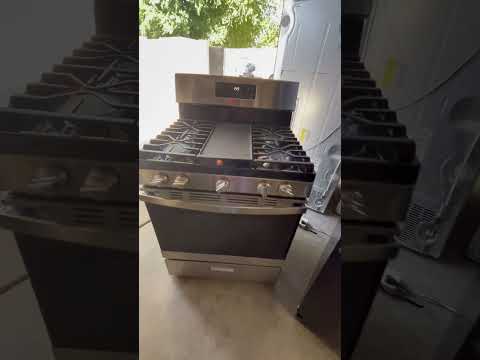 GE 30” 5.0 cu. ft. Freestanding Gas Range in Stainless Steel with Griddle ❄️ SKU: STGE542