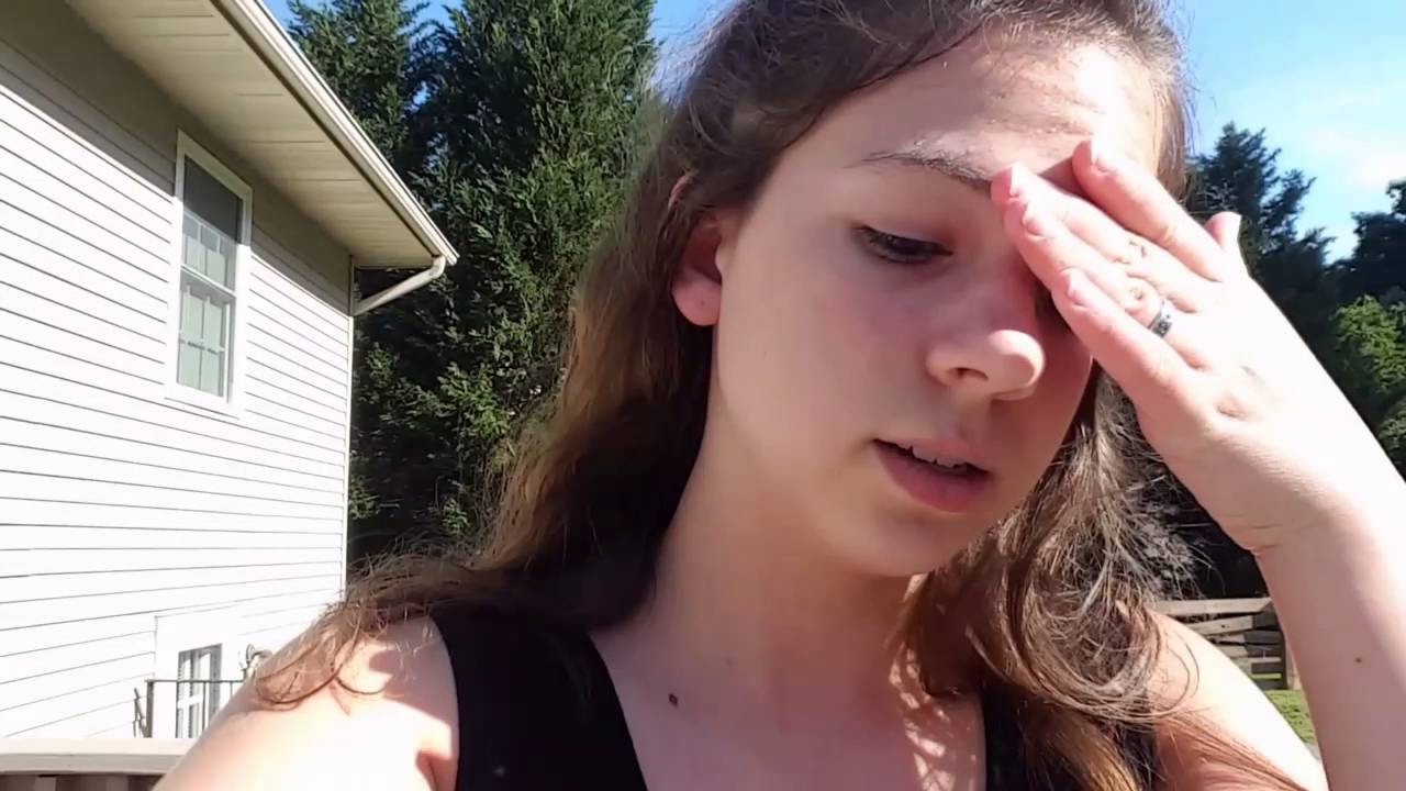 GOING A WEEK WITHOUT A BRA! (VLOG)