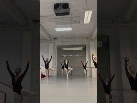 Grand battlements in combination with grand pirouettes en dedans #ballet #dance