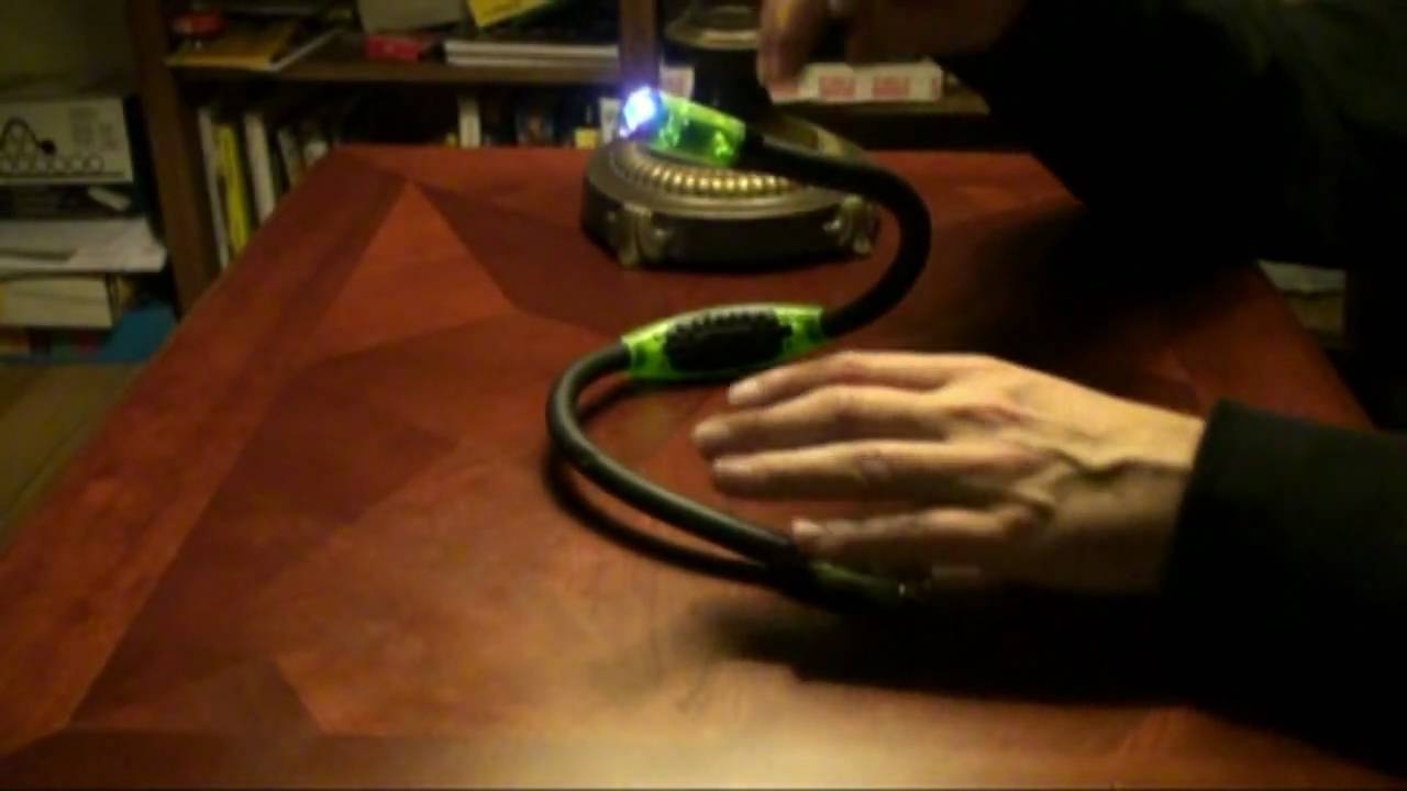 HUGlight Hands-Free Reading Light Review