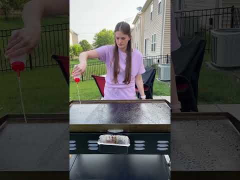 What am I doing wrong 😆🫣 #blackstone #blackstonegriddle #cleanwithme #cleaning #blackstonecleaning