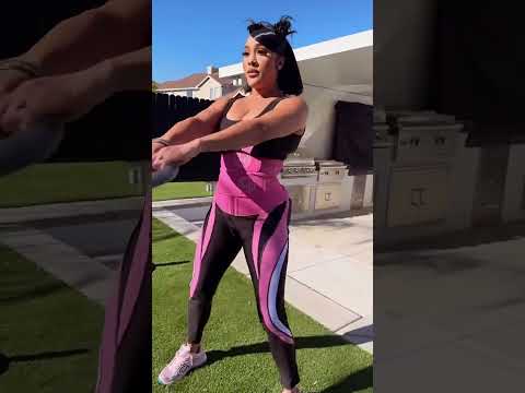 Natalie Nunn in our Vapor Define Band