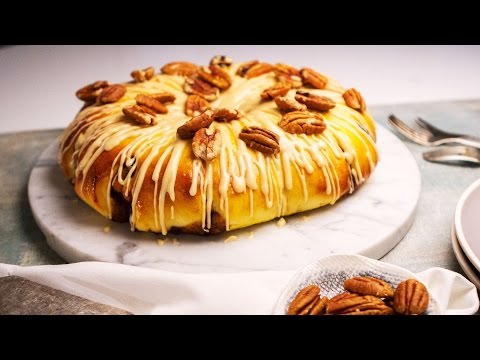 Pecan sticky bun round