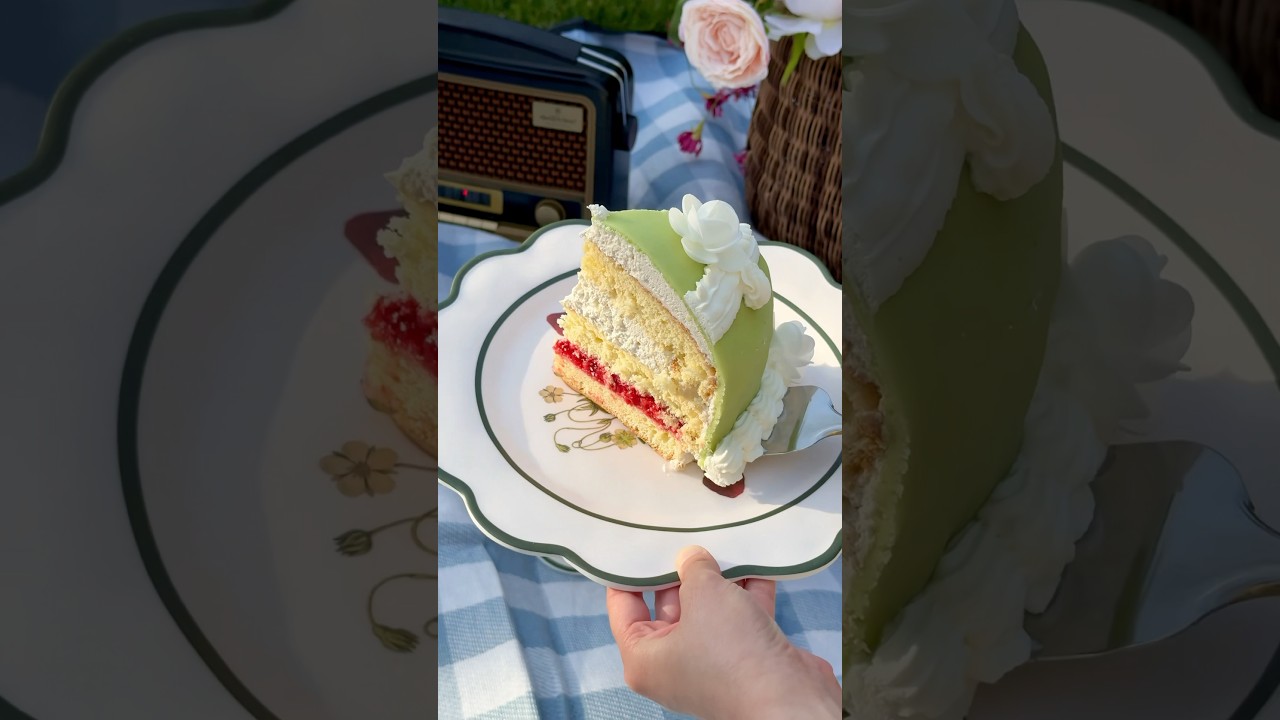 Swedish Princess Cake 👑🍰🫶 #swedishprincesscake #baking #vintagecake #bakingaesthetic #cutecakes