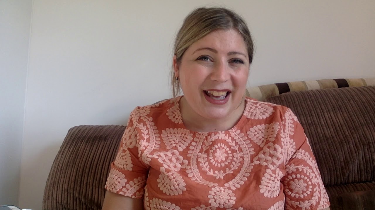 An introduction video to a left and right breathing relaxation exercise by Dr Karen Treisman
