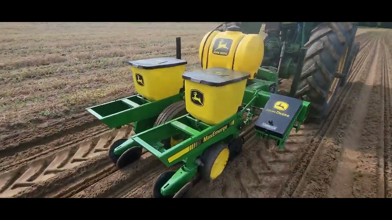 John Deere 7000 2 Row Food Plot/Sweet Corn Planter Video! 🌽