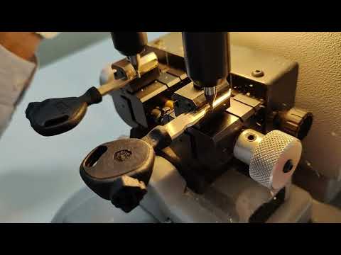 Key Cutting Machines - Electronic Key Cutting Machine Latest Price ...