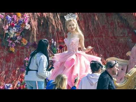 Wicked Movie Ariana Grande First Images Cynthia Erivo John M Chu Idina Mendzel Wicked Wizard of Oz