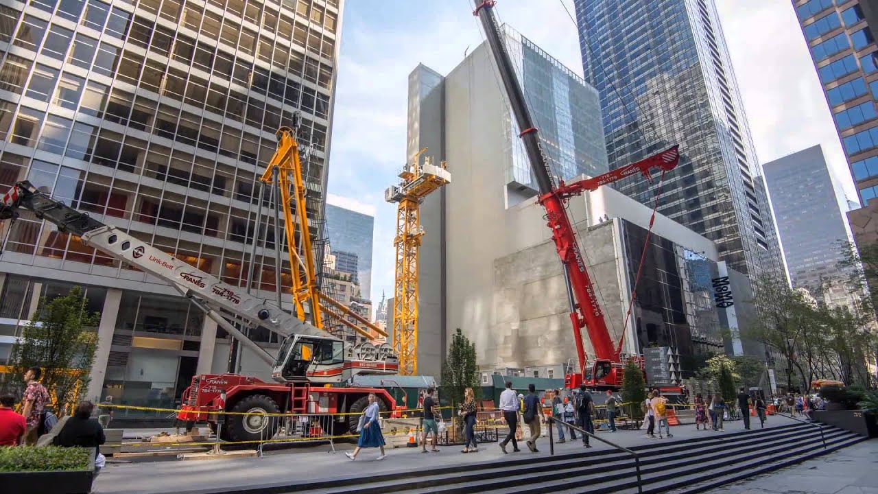 Liebherr - Timelapse of luffing-jib crane 710 HC-L in New York City (MoMa)