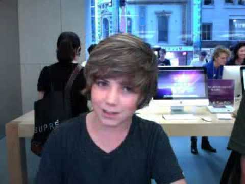Jordan in Apple Store - Sydney