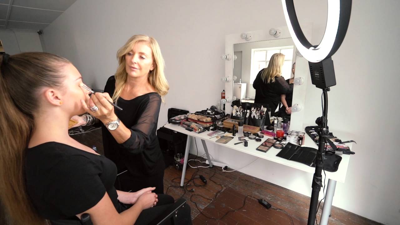 The Spectrum Aurora Ring Light - Professional Make-Up Artists