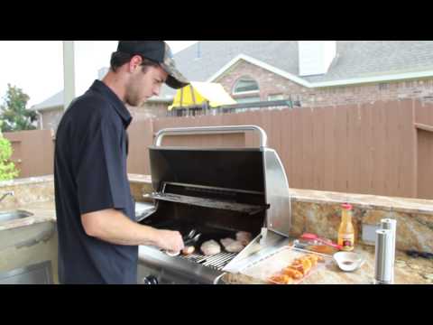 AOG 30" Gas Grill Grilling Basic with Chef COW.