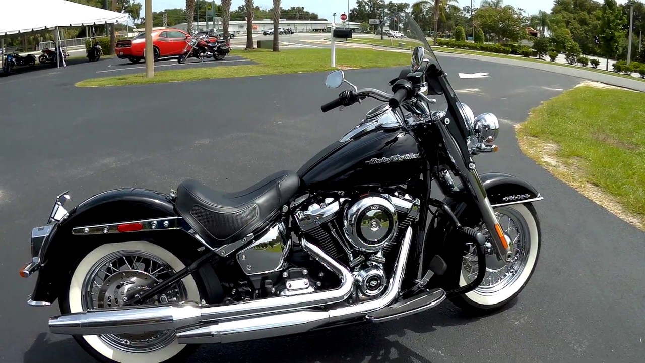 Road test and Review of the last Harley-Davidson 2020 Deluxe
