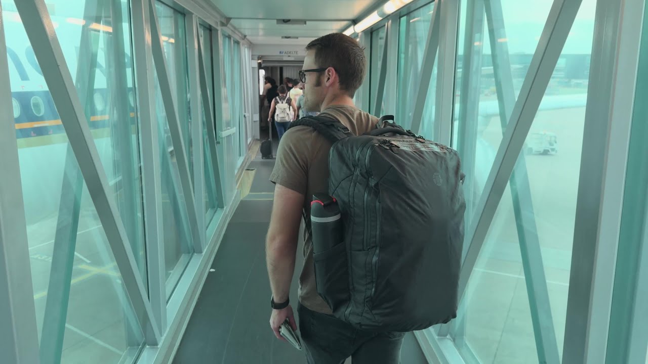 4 Minimalist Packing Tips for Men: Travel Light Without Sacrificing Style