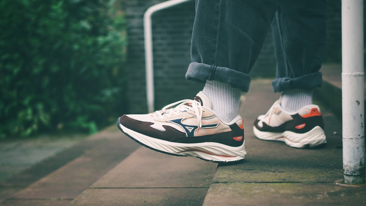 The Mizuno Wave Rider Beta May Be the Best New Balance 990V6 Alternative