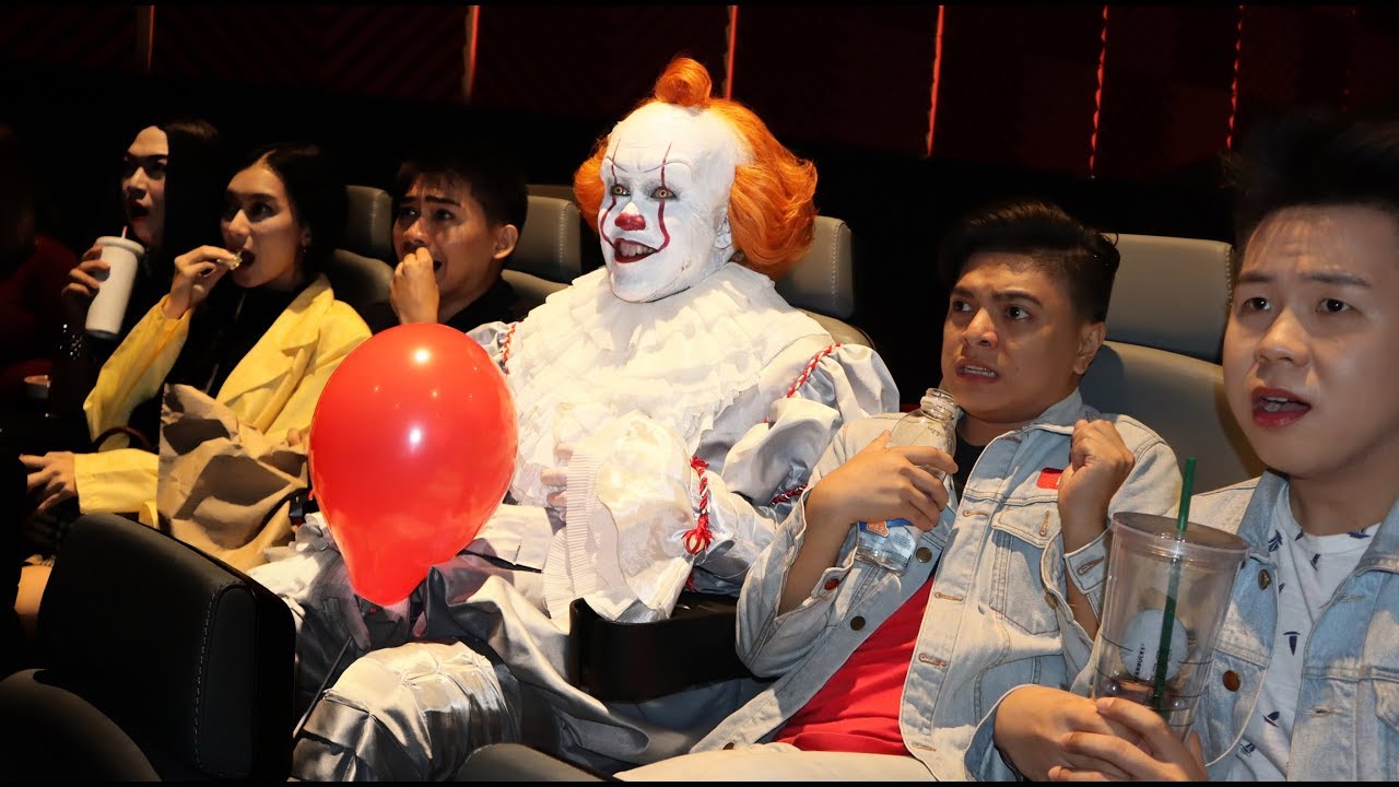 Pennywise invades cinema! 