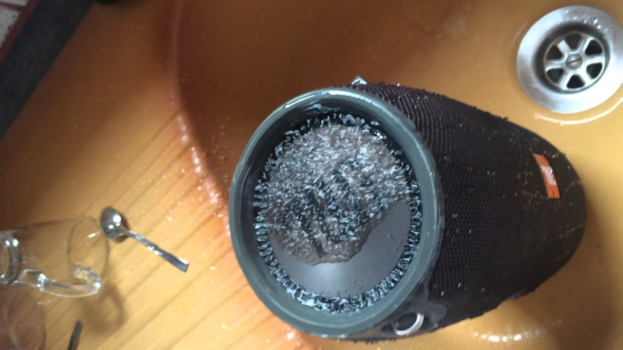 JBL Xtreme - water test