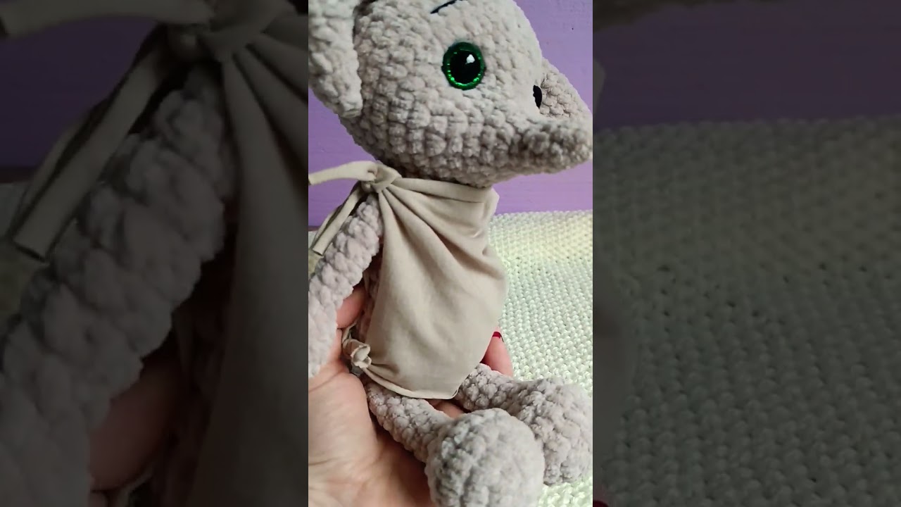 Dobby amigurumi. Pattern by FawnyHook on Etsy. Harry Potter crochet