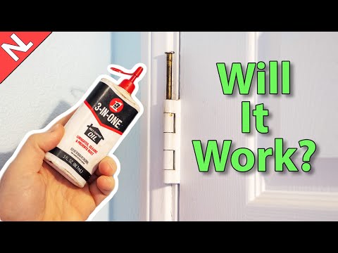Oiling a squeaky hinge to improve my 🤪 sanity