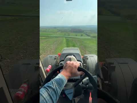 Fendt 724 topping on steep slope 