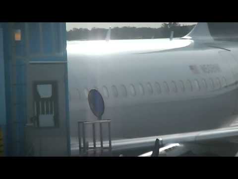 southwest 737-700 taxiing at dtw