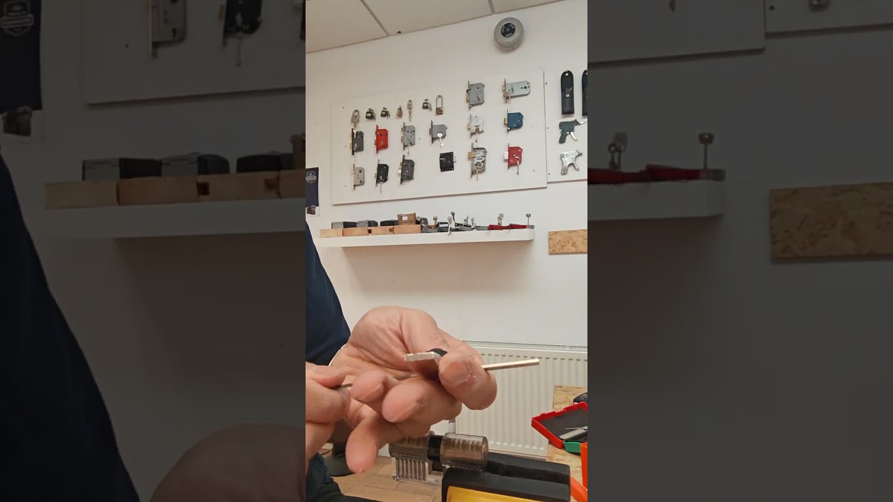 Foil impressioning dimple lock technique 