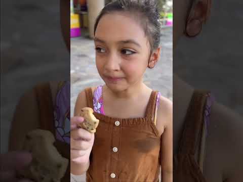 Trying a cookie from Honolulu Cookie Company 🤪 #hawaii #travelwithkids #hawaiitravel