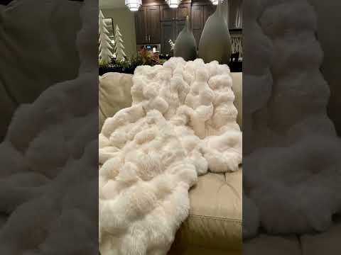 Faux Rabbit Fur Throw Blanket💗 #shorts #pop #singer #amazon #founditonamazon #cutesinger #blanket