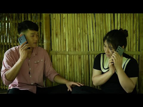 Ly Tieu Isa was very happy when Thanh gave her the first phone in her life.