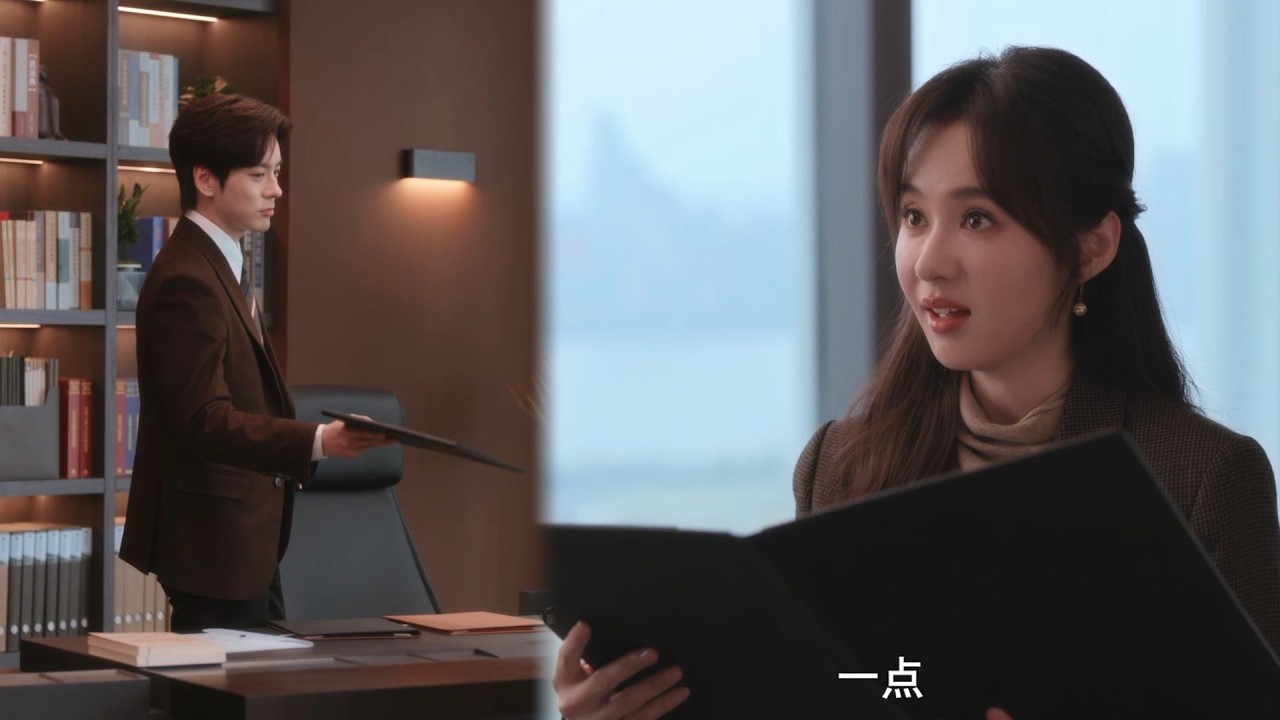 She becomes CEO's assistant,but is forced to sign a tyrannical clause to satisfy his selfish desires