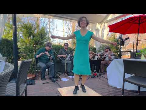 Sean-nos (Oldtime Irish) Dancing - Miss Moonshine with The Kinnigans - Murphy's on St Paddy's Day