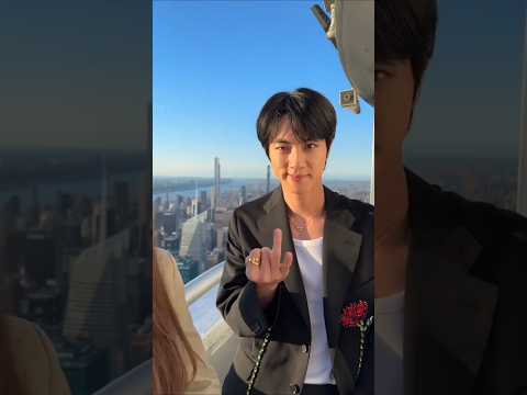Jin's 3 words to describe himself "World Wide Handsome" period 💅🔥