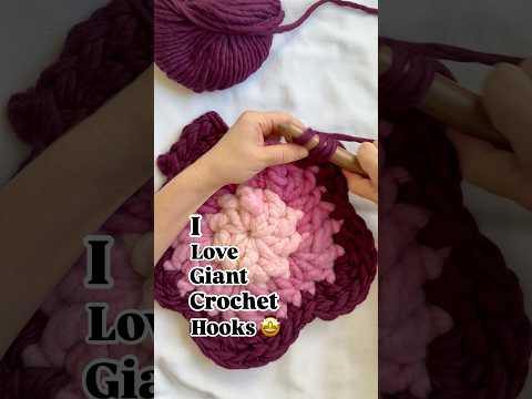 A love letter to giant crochet hooks 🤩✨ #bigcrochet #crochetersofyoutube #floralgrannysquare