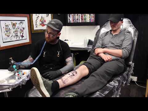 Tattooing a Traditional Lighthouse!