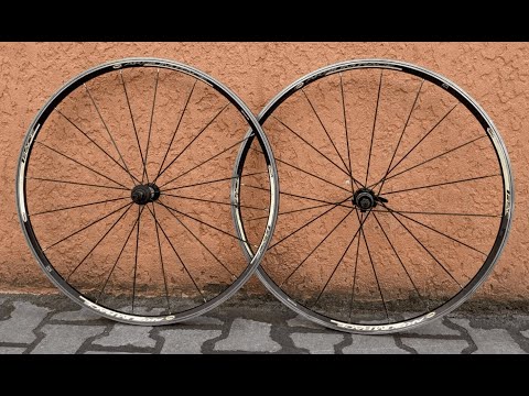 Mavic Aksium Race - Clincher Wheelset. 700C. 10-11s shimano. Rim Brake.