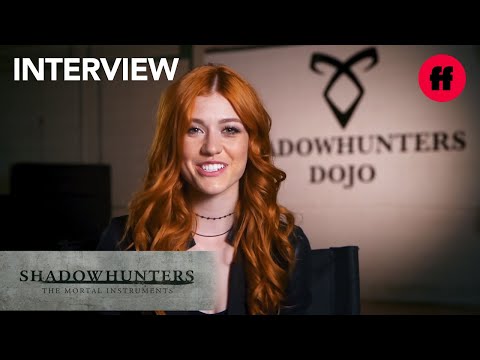 Shadowhunters | Halloween 2017 Interview: How To Dress Up As Clary | Freeform