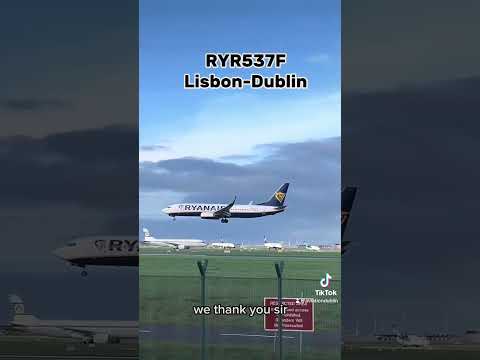 Airport controllers talking #airplane #aviation #airplanes #trending #viral #simulator