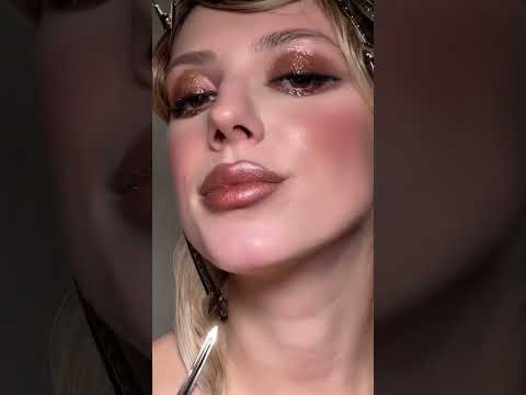 @maccosmetics‘s gift of gold holiday collection. loved the jelly highlighter that i applied on my
