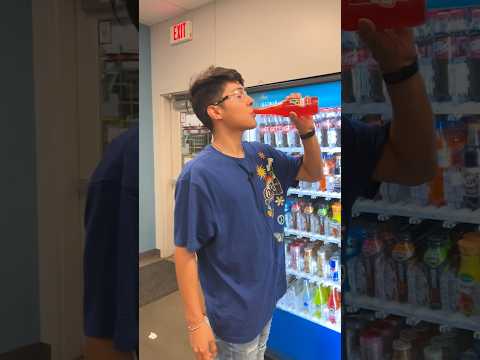 Would you buy a Jarrito out of a vending machine? 🥤 Follow me on IG: JaimeIbanezz #vendingmachine