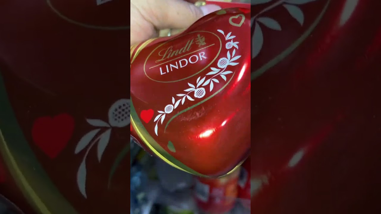 ASMR HEART SHAPE LINDT LINDOR CHOCOLATE 🍫 #asmr #shorts