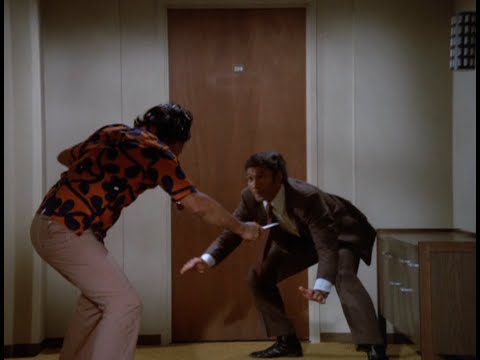 Hawaii Five-O (classic): A Disarmed Ben Against a Knife Man