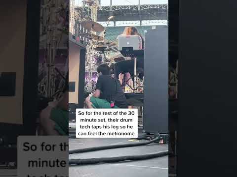 POLYPHIA Drummer's Monitors Fail Live, Drum Tech Taps Tempo On His Leg 27.5.2022